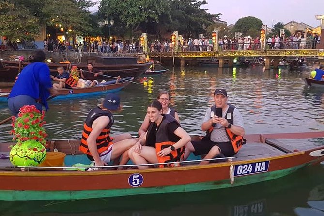 Hoi An Nightlife Tour with Hoi An Ancient Walking Tour, Boat Ride, Night Market - A Closer Look at the Itinerary