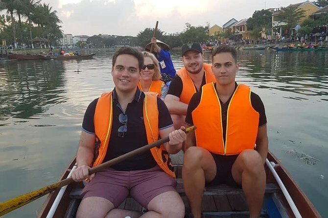 Hoi An Nightlife with Walking Tour, Night Market, Lantern Area, Sampan Boat ride - Analyzing the Value and Experience