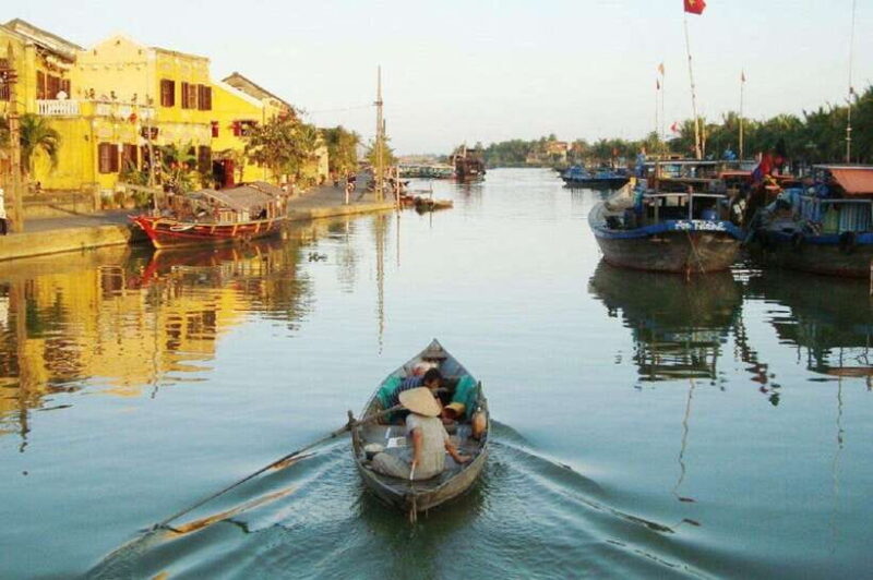 Hoi An: Private Lantern Cruise on the Thu Bon River - The Lantern Lighting: A Heartwarming Ritual