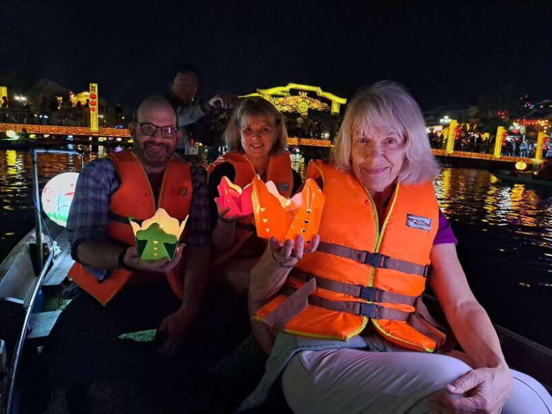 Hoi An Street Food, night market and lantern boat ride - Key Points