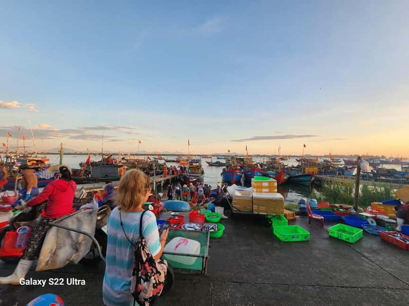 Hoi An: Sunrise Stand-up Paddling Trip to Local Life - Discovering Local Life at the Fish Market