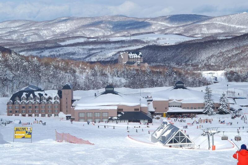 Hokkaido: Kiroro Resort Snow World Ticket & Equipment Rental - Snow Activities and Packages