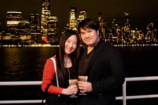 Holiday Dinner Cruise with Cocoa - Itinerary Breakdown & Landmark Highlights