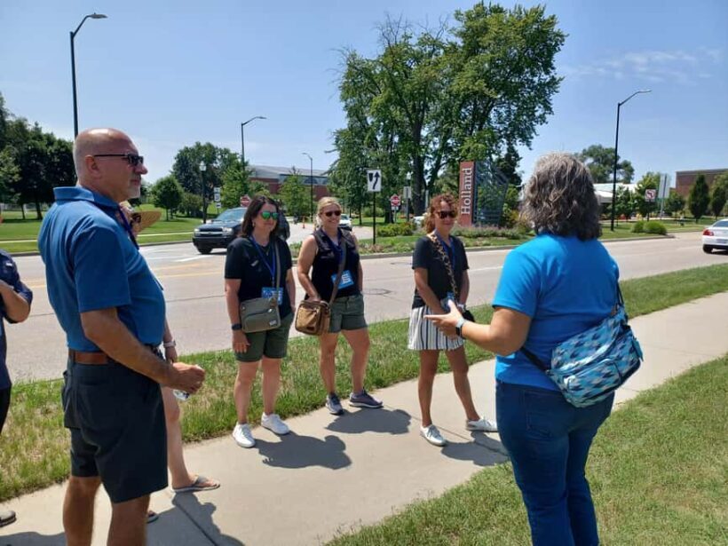 Holland, MI: Downtown Walking Tour with Food Tastings - Key Points