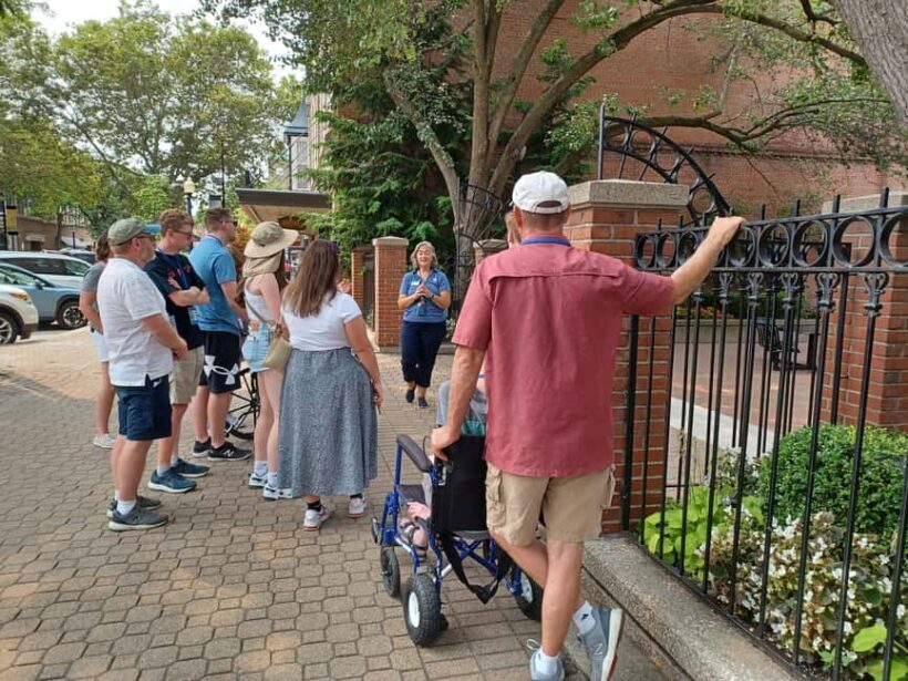 Holland, MI: Downtown Walking Tour with Food Tastings - Exploring Holland’s Heart: A Practical Breakdown