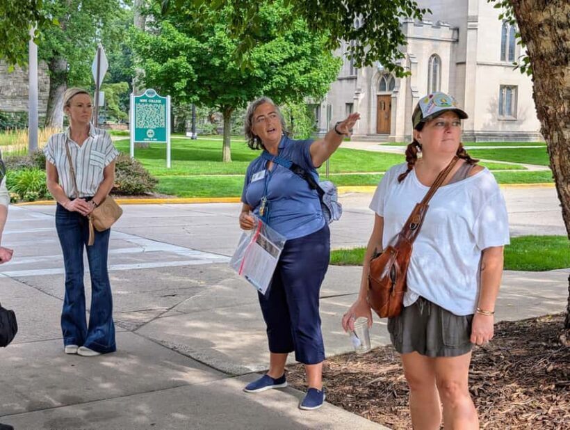 Holland, MI: Walking Tour with Hope College and Parks - Key Points