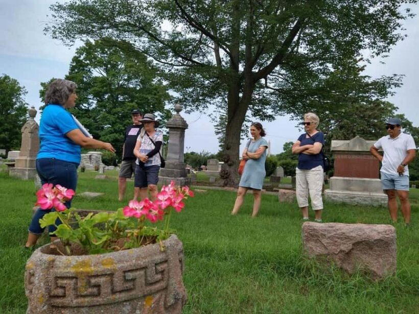 Holland: Pilgrim Home Cemetery Walking History Tour - FAQs