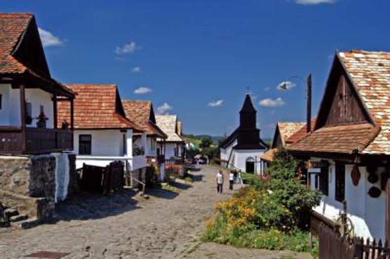 Hollók Ethnographic Village: Day Tour from Budapest - Who Is This Tour Best For?