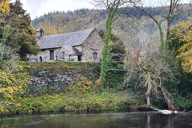 HOLYHEAD SHORE EXCURSION: North Wales Adventure - Sightseeing Day Trip Tour - Exploring Caernarfon Town Walls