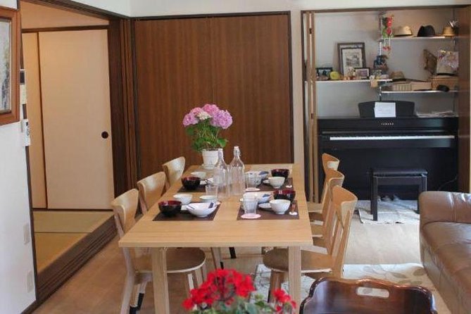 Home Made Maki Sushi Class in Fukuoka - Accessibility and Group Size