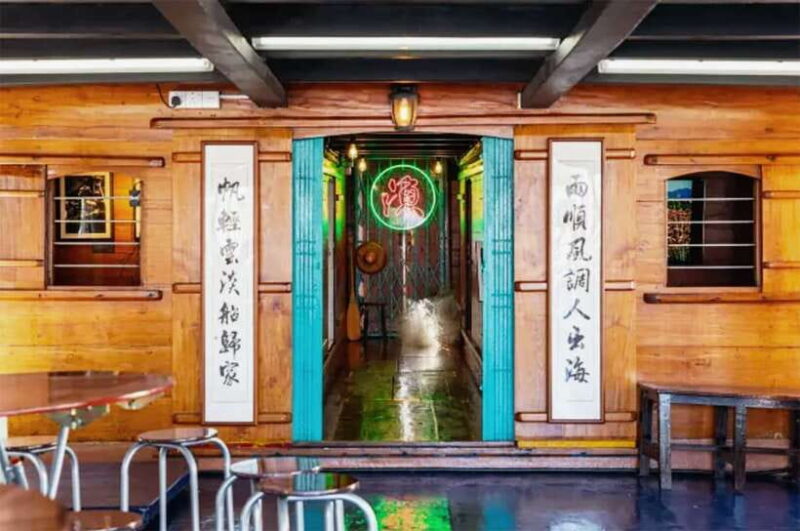 Hong Kong: Aberdeen Boat Tour and Visit Floating Museum - The Iconic Floating Restaurant