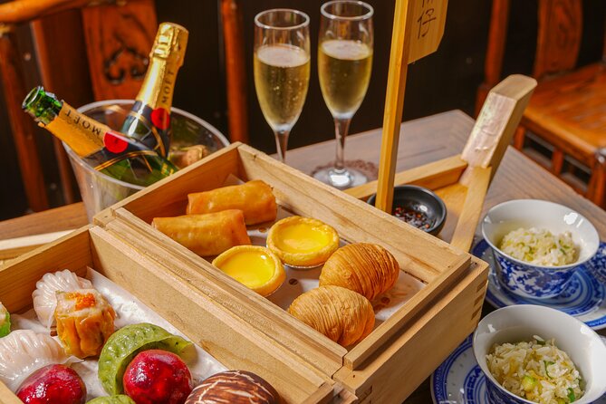 Hong Kong 'Aqua Luna' Dim Sum Cruise - Hong Kong Aqua Luna Dim Sum Cruise: A Detailed Review