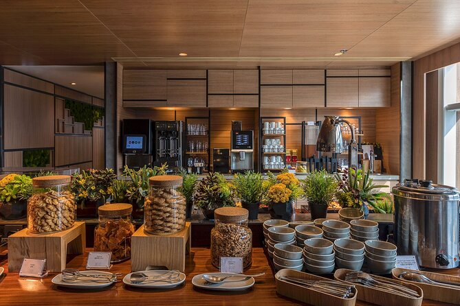 Hong Kong International Airport Plaza Premium Lounge - Hong Kong International Airport Plaza Premium Lounge Review