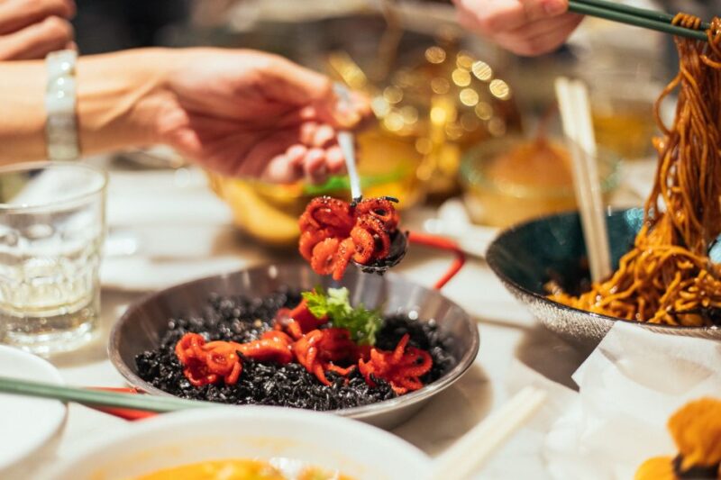 Hong Kong: Private Food Tour with 10 Tastings - Who Should Consider This Tour?