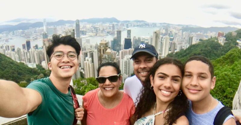 Hong Kong: Private Walking City Tour with a Local Guide - What Makes the Guides Stand Out?