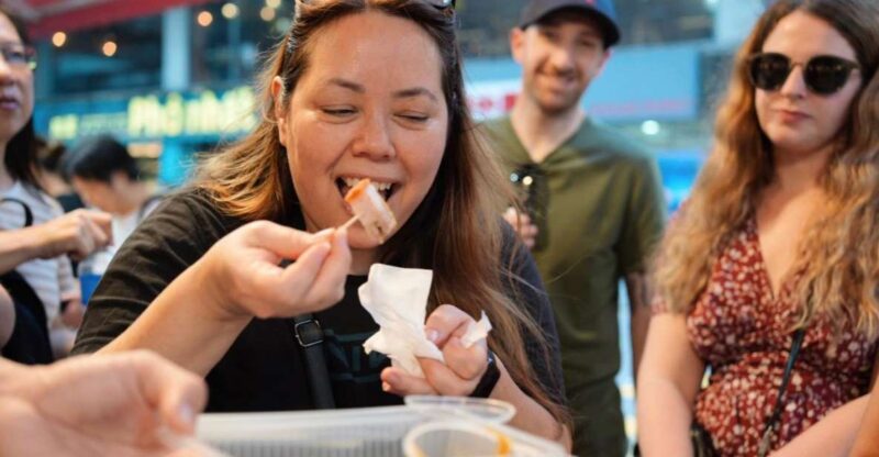 Hong Kong: Street Food Tasting Tour in Old Town Central - Guide Quality and Group Size