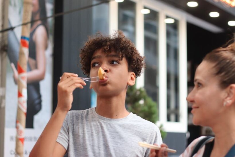 Hong Kong Street Food Tour with Locals - Dim Sum, Wonton - Hidden Gems and Local Insights