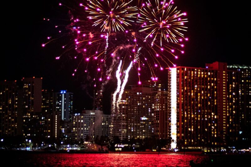 Honolulu: Friday Night Fireworks Cruise with Music - Key Points