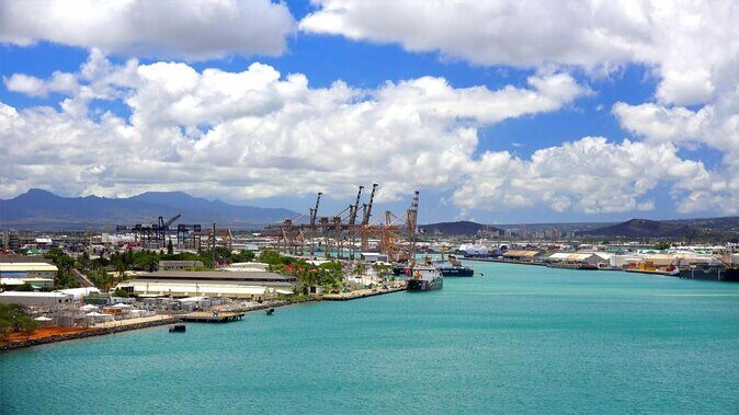 Honolulu Harbor Cruise Terminal Transfer by Luxury Vehicle - What Makes This Honolulu Transfer Stand Out