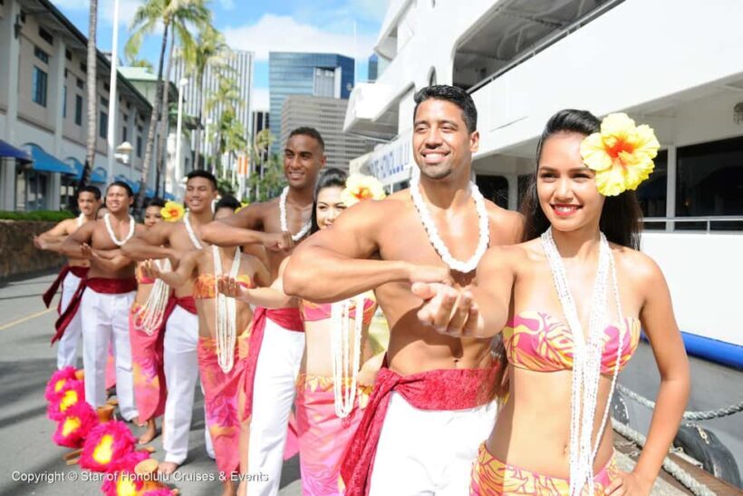 Honolulu: Pacific Star Sunset Buffet and Show - An Overview of the Experience