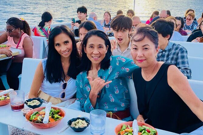 Honolulu Sunset & Friday Fireworks Dinner Cruise - FAQ