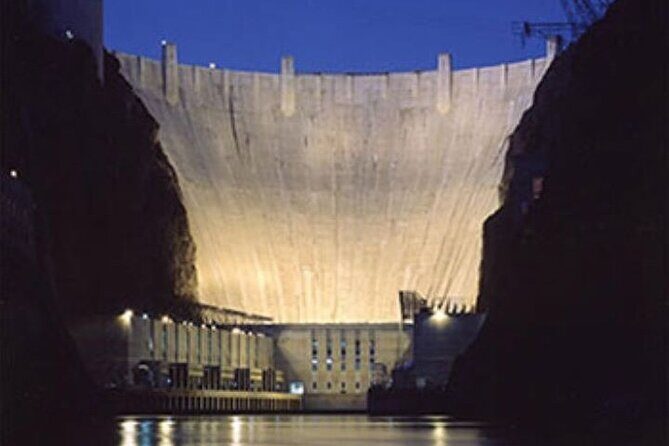 Hoover Dam Power Plant tour - Walking the Dam