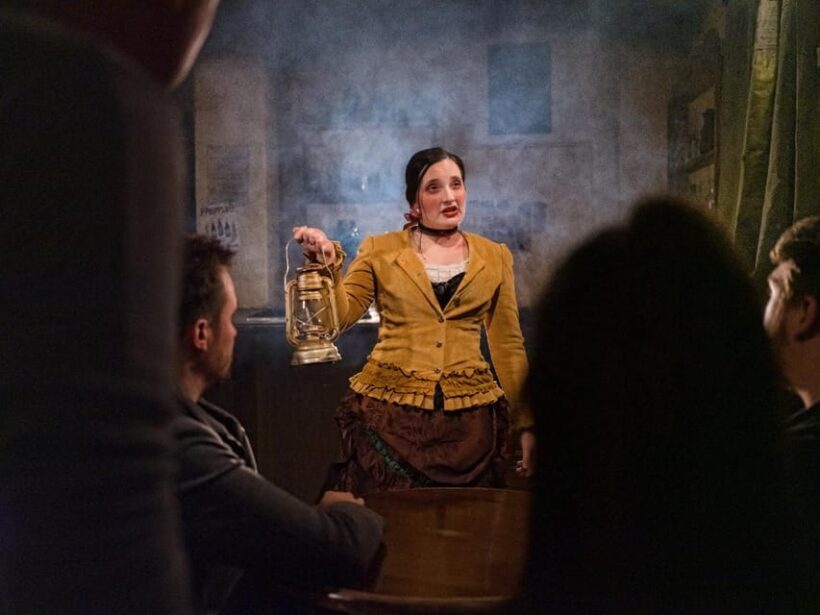 Hop-on Hop-off London Bus Tour & The London Dungeon - FAQ