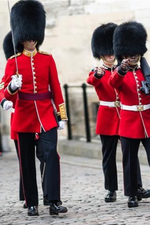 Hop on Hop off London Bus Tour & Tower of London - Key Points
