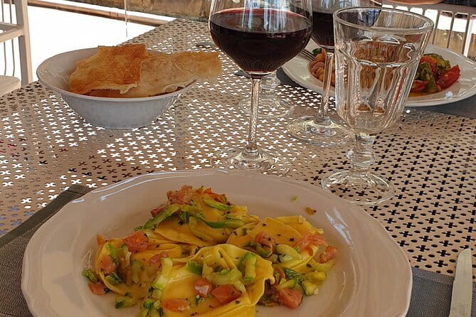 Horseback ride and gourmet cuisine in a historic food shop - The Sum Up