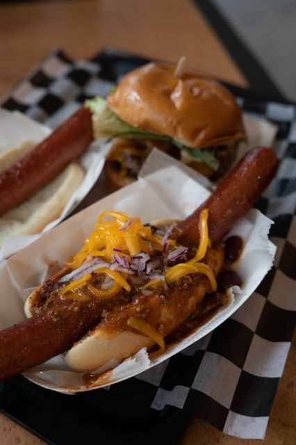 Hot dogs food tour à New York - The Breakdown: What You Can Expect at Each Stop
