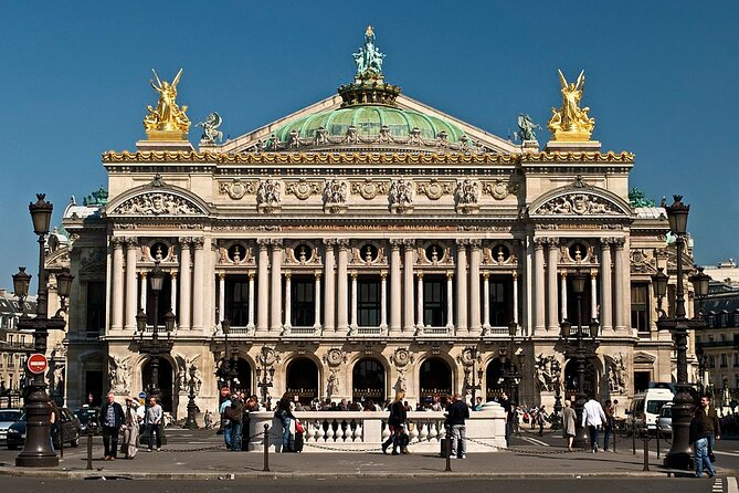 Hourly Disposal Service in Paris: Private Driver by Business Car - Who Should Use This Service?