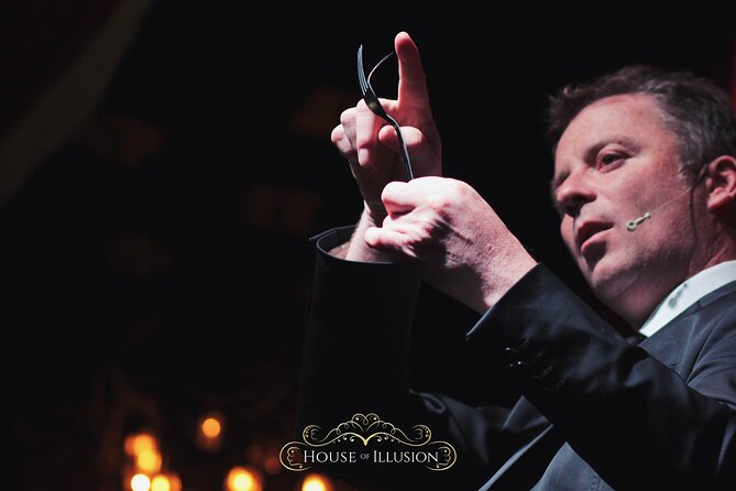 House of Illusion Magic Show Review - Parlour Show in the Houdini Bar