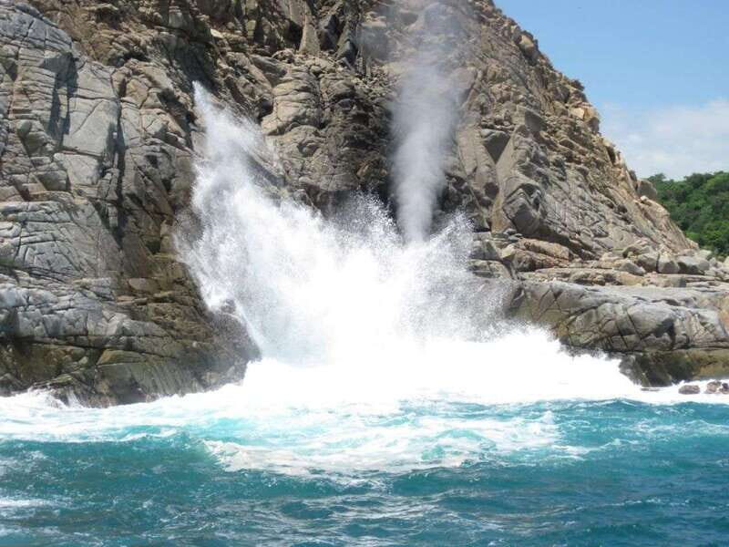 Huatulco: Bays Boat Tour with Snorkeling and Hotel Pickup - An Overview of the Tour Experience