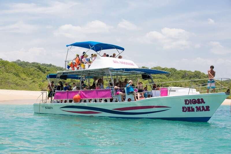 Huatulco: Bays Boat Tour with Snorkeling and Hotel Pickup - The Balance of Value and Experience