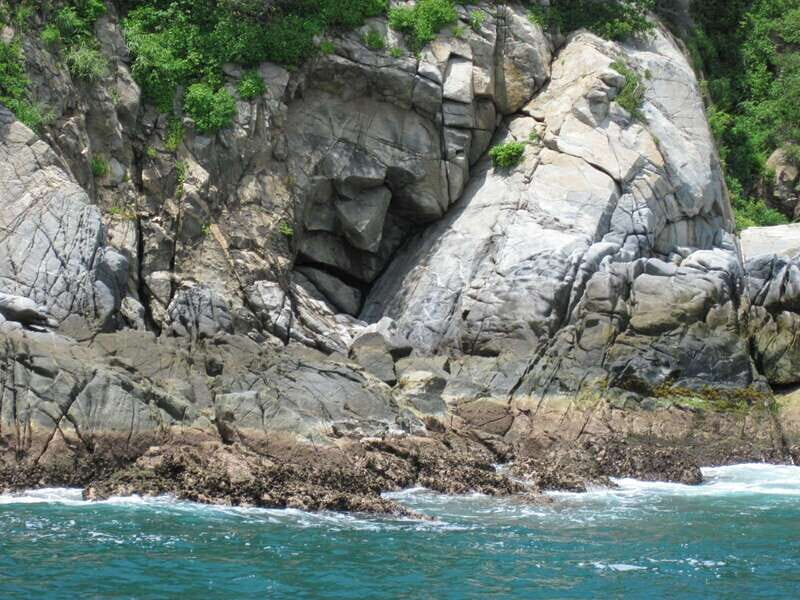 Huatulco: Premium Boat Tour with snorkel experience. - FAQ