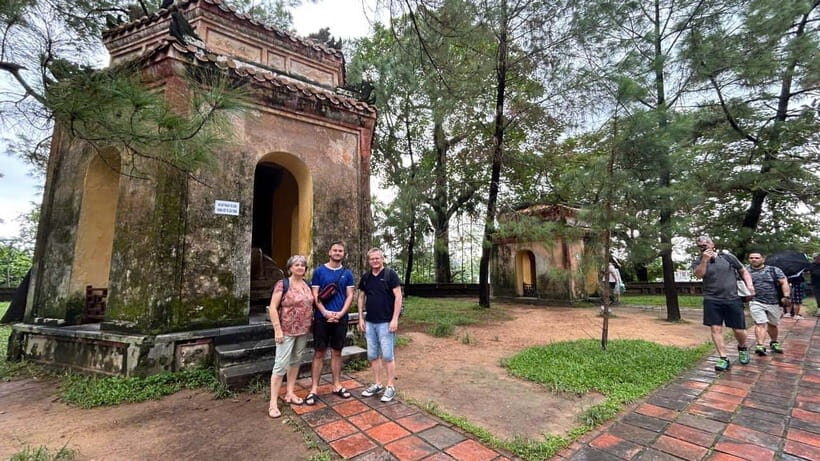 Hue City Sightseeing Shore Excursion Tour From Tien Sa Port - Exploring Hue’s Local Market & Cuisine
