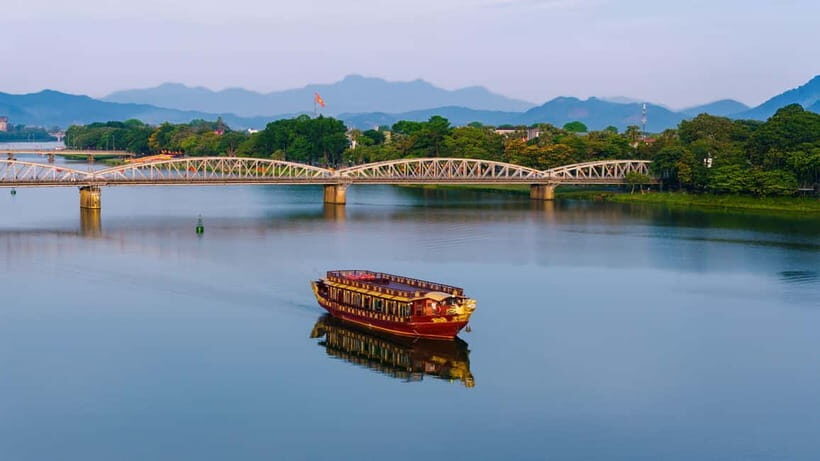 Hue Dining Tour by Dragon Boat - Dining in Style: Contemporary Vietnamese Cuisine