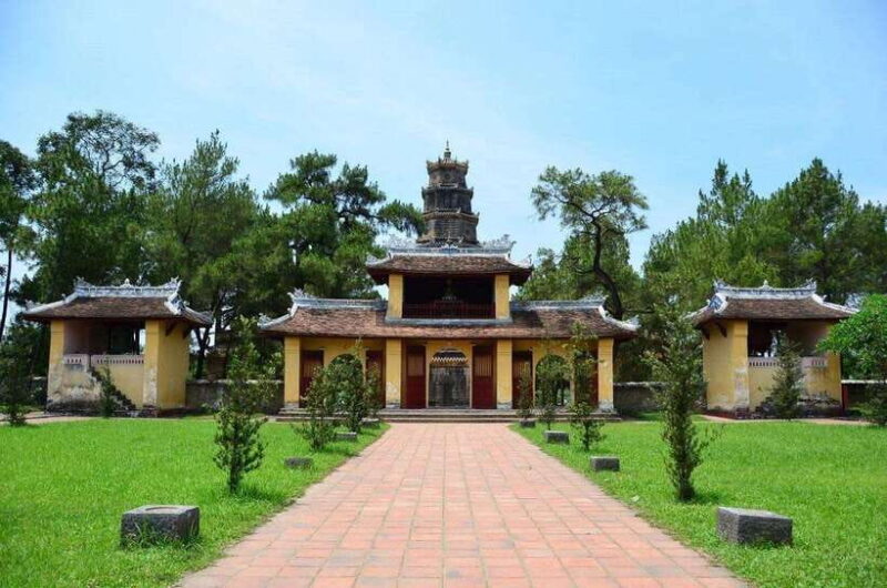 Hue : Dragon Boat Cruise to Thien Mu Pagoda and Tombs - The Sum Up