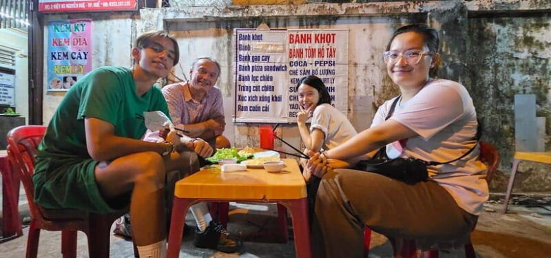 Hue Evening Foodie Cyclo Tour & Folk Music on Perfume River - Key Points
