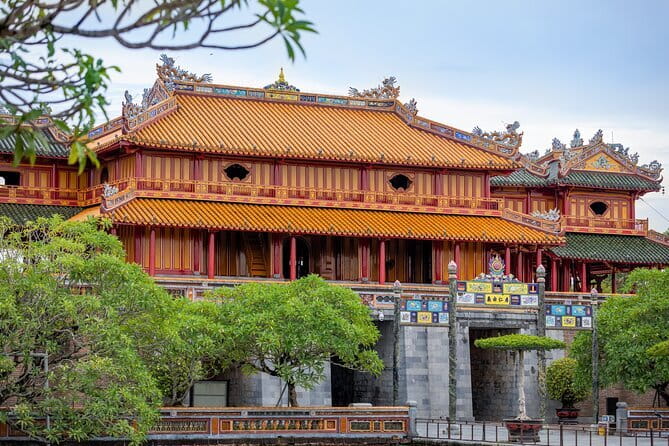 Hue Imperial and Forbidden City Guided Tour in 2,5 hours - Key Points