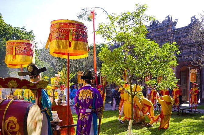 Hue Imperial City 1-Day Small Group Tour from Da Nang or Hoi An - What’s Included and What’s Not