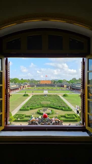Hue Imperial city walking tour and optional royal tombs - Key Points