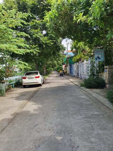 Hue: motorbike tour into Citadel and along Ng Hà Canal - Practical Details and Value