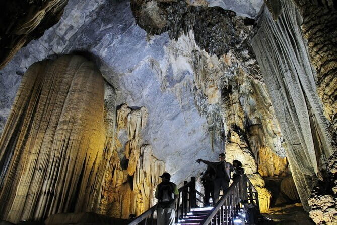 Hue  Paradise cave Group tour - Starting Early in Hue