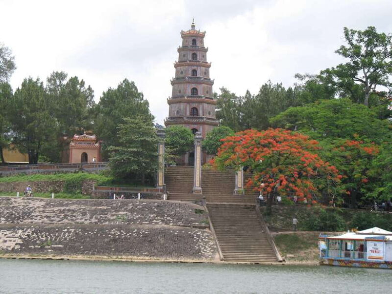 Hue: Perfume River Cruise with Thien Mu Pagoda & Tombs - Exploring the Tombs of Hue’s Emperors