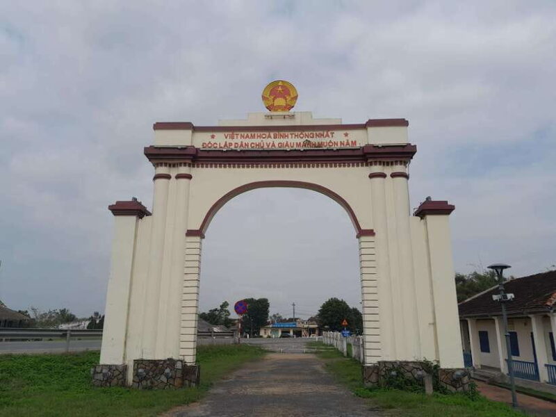 Hue: Private Transfer to Dong Hoi with Sightseeing Stops - Key Points