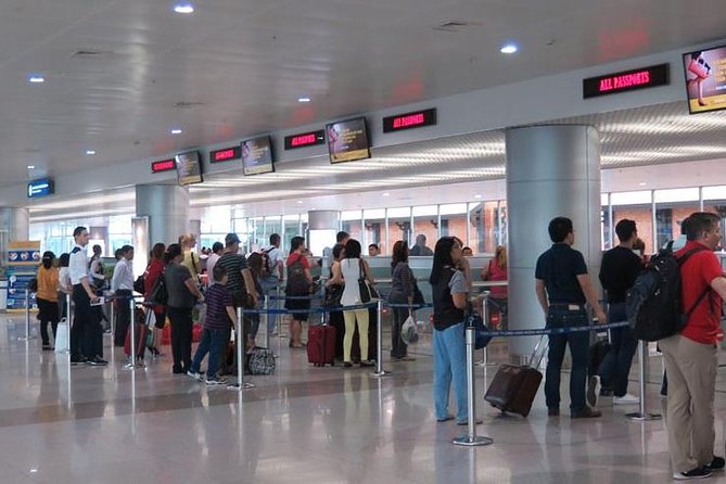 Hue to Da Nang/ Hoi An or vice versa by private taxi. - Key Points