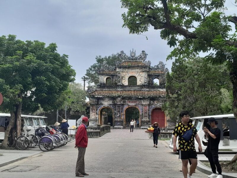 Hue:Deluxe Walking tour to Imperial City and Dong Ba Market - FAQ