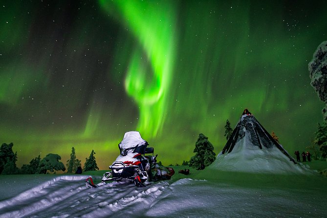 Hunting Northern Lights by Snowmobiles - Exploring Saariselkas Winter Wonderland