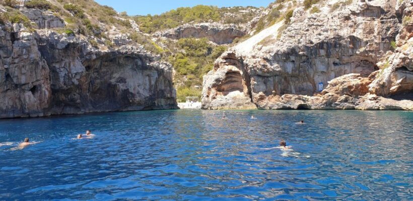 Hvar:Blue & Grenn Cave and Vis Island Private Speedboat Tour - FAQ